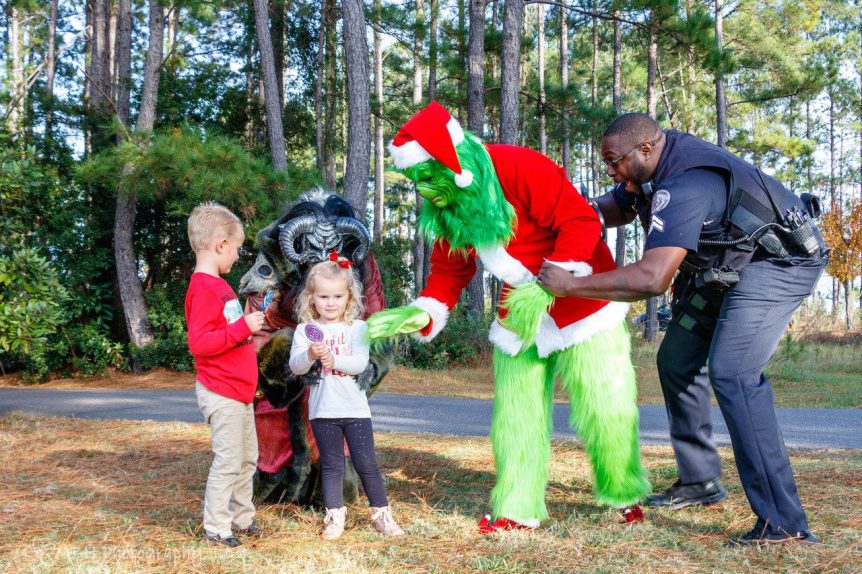 Grinch, Villain Friends Help Others This Christmas With Funny ...